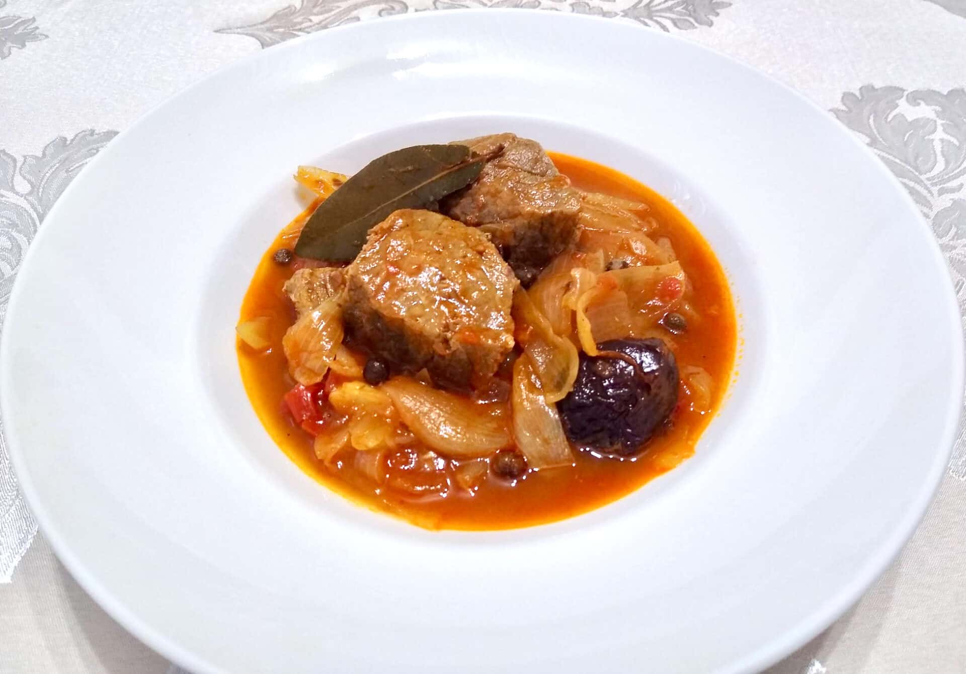 Greek Beef Stew with Onions (Stifado) - Vicki's Greek Recipes