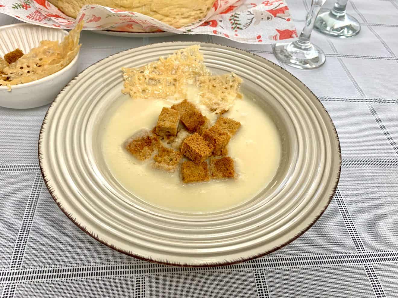 Cauliflower soup with cream - Vicki's Greek Recipes