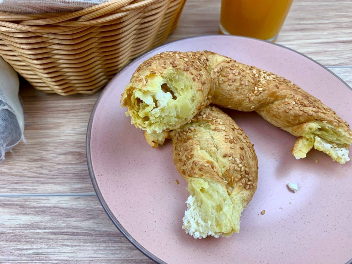 Puff pastry cheese ring (Tirokoulouro/Tyrokoulouro) - Vicki's Greek Recipes